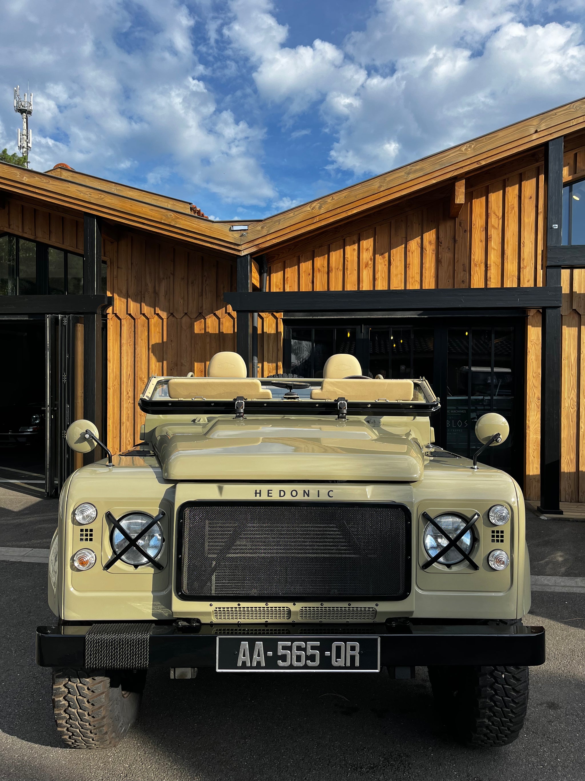 Land Rover Defender 90 - Soft Top - Custom by Hedonic